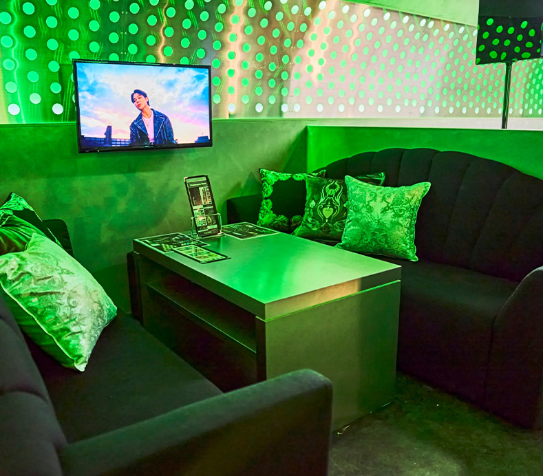 アソビバー ASOBIBAR 新宿歌舞伎町タワー前店 | 相席 新感覚アミューズメントバー